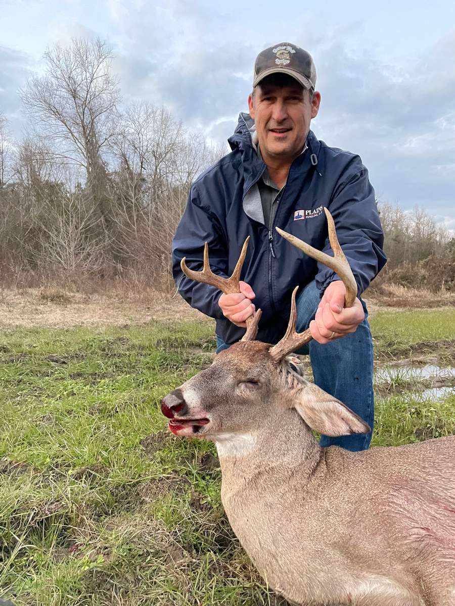 Mississippi Whitetail Deer Hunting Outfitters - McKenna Ranch